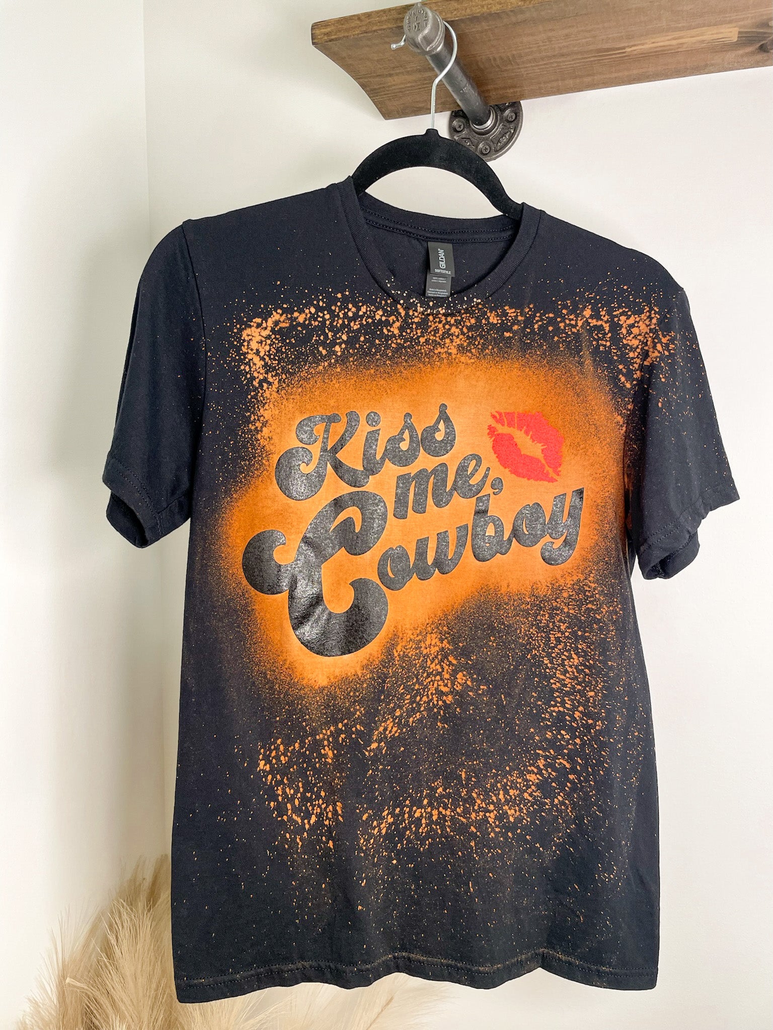 Kiss Me Cowboy Graphic – EDGY COWGIRL CO